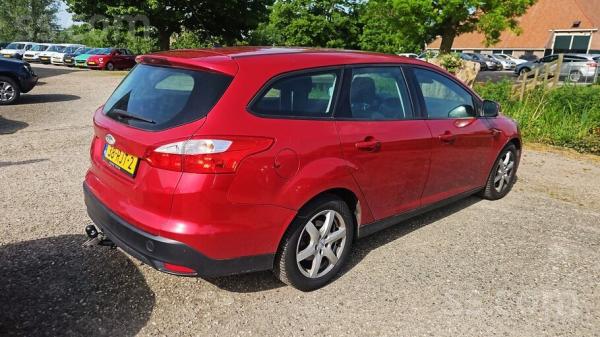 Sarkans Ford Focus 2010 Rīga, ar dzinēja tilpumu 1.60 L un nobraukumu 288 tūkst. km par 2194 €, foto 4 vietnē AUTOMOTO.COM.LV