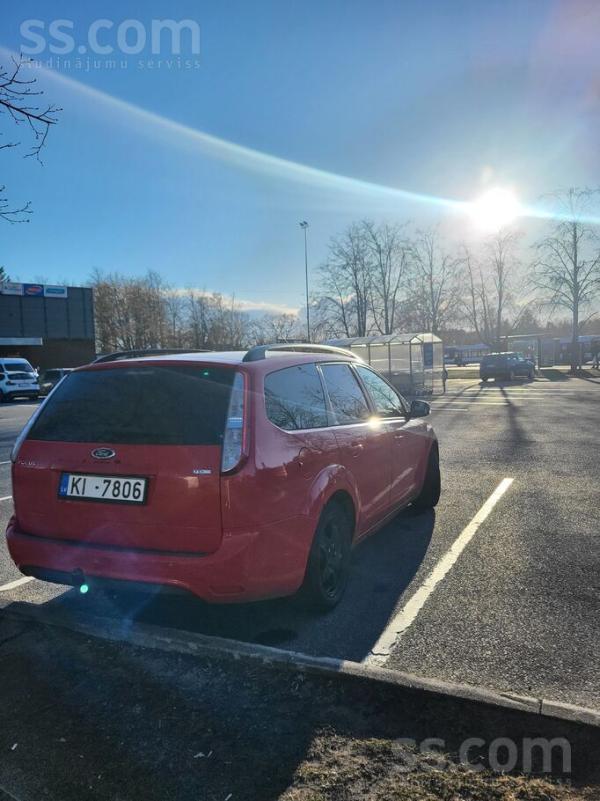 Red Ford Focus 2010 in Riga, with an engine capacity of 1.60 L and mileage of 388 thousand km for 1800 €, photo 3 on AUTOMOTO.COM.LV
