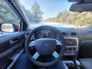Sarkans Ford Focus 2010 Rīga, ar dzinēja tilpumu 1.60 L un nobraukumu 388 tūkst. km par 1800 €, foto 6 vietnē AUTOMOTO.COM.LV