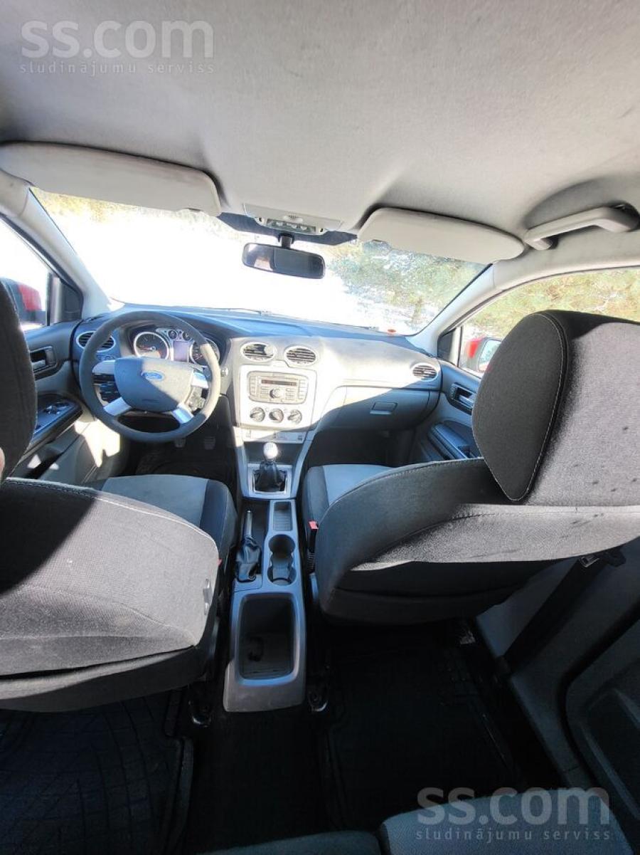 Sarkans Ford Focus 2010 Rīga, ar dzinēja tilpumu 1.60 L un nobraukumu 388 tūkst. km par 1800 €, foto 8 vietnē AUTOMOTO.COM.LV