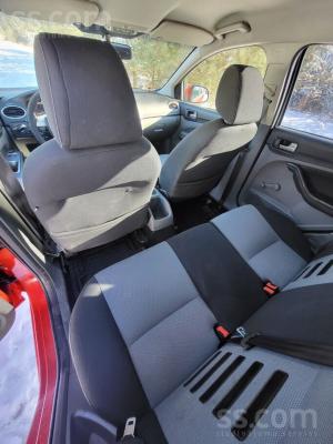 Sarkans Ford Focus 2010 Rīga, ar dzinēja tilpumu 1.60 L un nobraukumu 388 tūkst. km par 1800 €, foto 9 vietnē AUTOMOTO.COM.LV