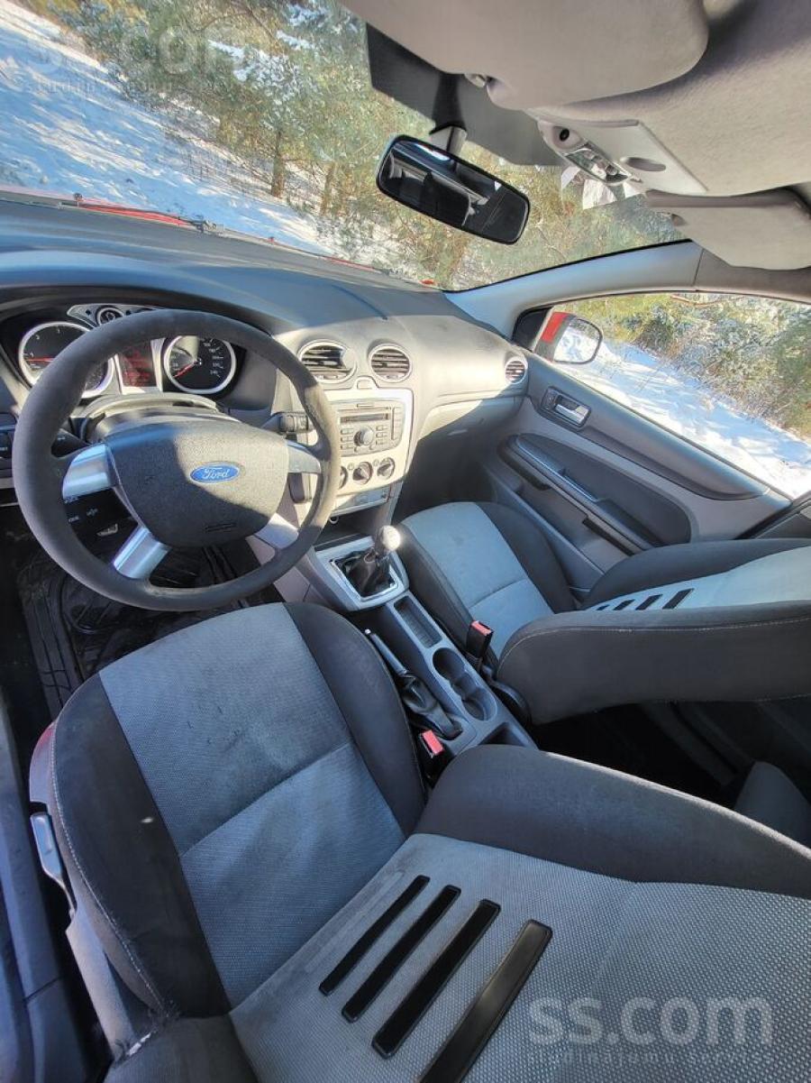 Sarkans Ford Focus 2010 Rīga, ar dzinēja tilpumu 1.60 L un nobraukumu 388 tūkst. km par 1800 €, foto 11 vietnē AUTOMOTO.COM.LV