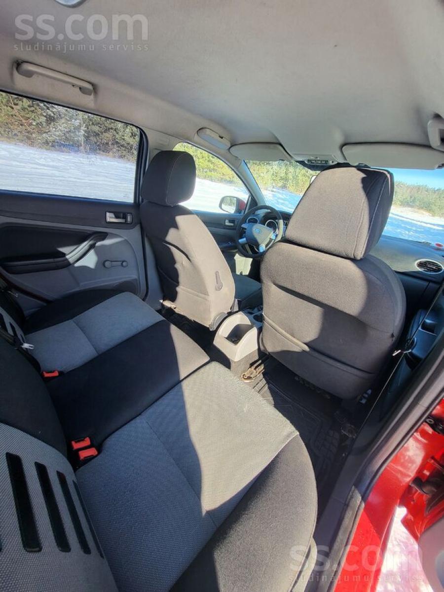 Sarkans Ford Focus 2010 Rīga, ar dzinēja tilpumu 1.60 L un nobraukumu 388 tūkst. km par 1800 €, foto 12 vietnē AUTOMOTO.COM.LV