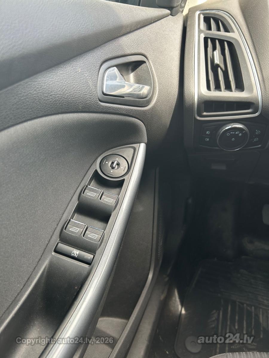 Sarkans Ford Focus 2011 Rakvere, ar dzinēja tilpumu 1.60 L un nobraukumu 281 tūkst. km par 5155 €, foto 9 vietnē AUTOMOTO.COM.LV
