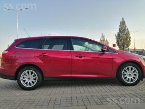 Sarkans Ford Focus 2012 Rīga, ar dzinēja tilpumu 1.60 L un nobraukumu 75 tūkst. km par 4990 €, foto 5 vietnē AUTOMOTO.COM.LV