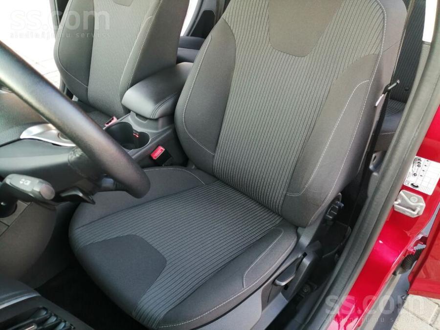 Sarkans Ford Focus 2012 Rīga, ar dzinēja tilpumu 1.60 L un nobraukumu 75 tūkst. km par 4990 €, foto 13 vietnē AUTOMOTO.COM.LV