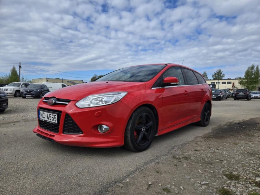 Red Ford Focus 2013 in Riga, with an engine capacity of 2.00 L and mileage of 328 thousand km for 4750 €, photo 1 on AUTOMOTO.COM.LV