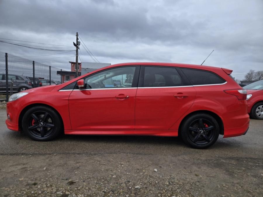 Red Ford Focus 2013 in Riga, with an engine capacity of 2.00 L and mileage of 328 thousand km for 4750 €, photo 4 on AUTOMOTO.COM.LV