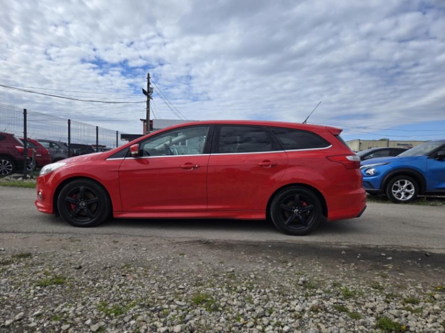 Red Ford Focus 2013 in Riga, with an engine capacity of 2.00 L and mileage of 328 thousand km for 4750 €, photo 5 on AUTOMOTO.COM.LV