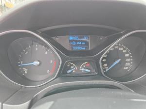 Red Ford Focus 2013 in Riga, with an engine capacity of 2.00 L and mileage of 328 thousand km for 4750 €, photo 7 on AUTOMOTO.COM.LV