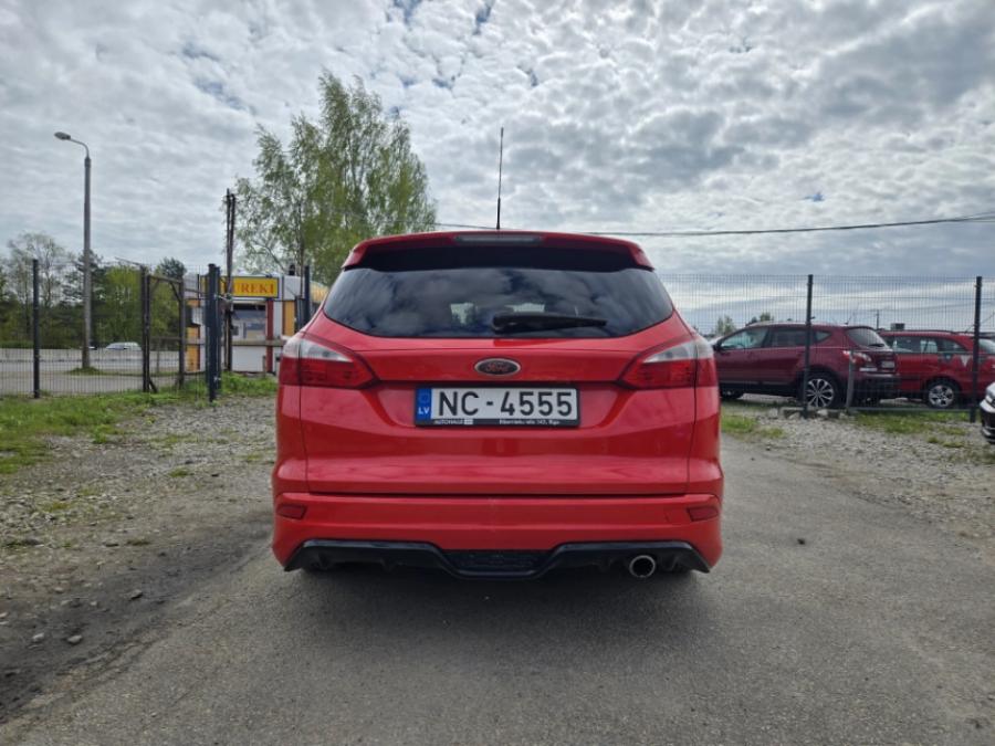 Red Ford Focus 2013 in Riga, with an engine capacity of 2.00 L and mileage of 328 thousand km for 4750 €, photo 8 on AUTOMOTO.COM.LV