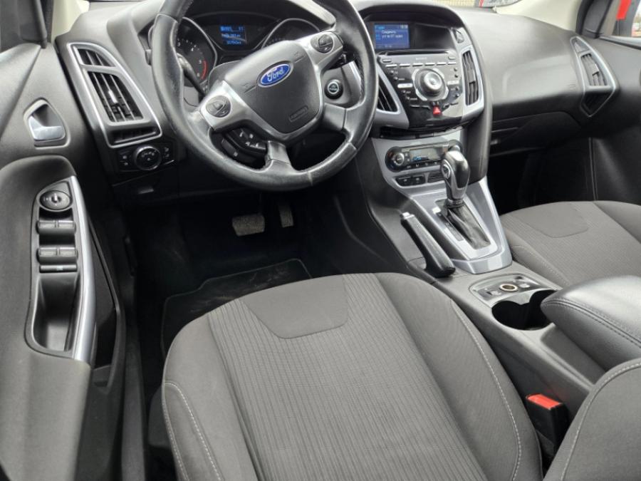 Red Ford Focus 2013 in Riga, with an engine capacity of 2.00 L and mileage of 328 thousand km for 4750 €, photo 15 on AUTOMOTO.COM.LV