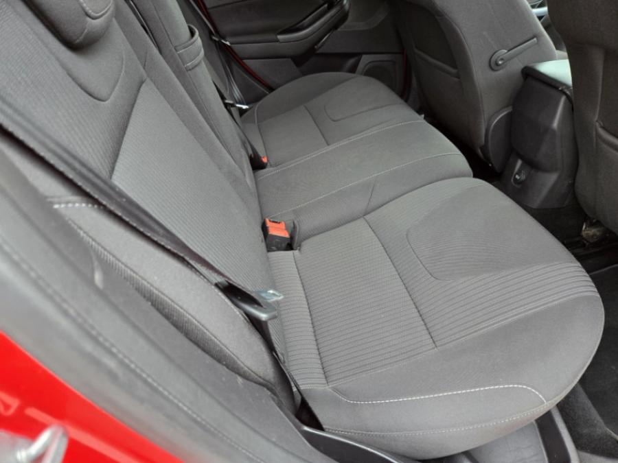 Red Ford Focus 2013 in Riga, with an engine capacity of 2.00 L and mileage of 328 thousand km for 4750 €, photo 18 on AUTOMOTO.COM.LV