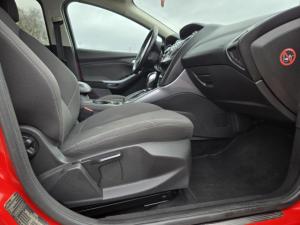 Red Ford Focus 2013 in Riga, with an engine capacity of 2.00 L and mileage of 328 thousand km for 4750 €, photo 19 on AUTOMOTO.COM.LV