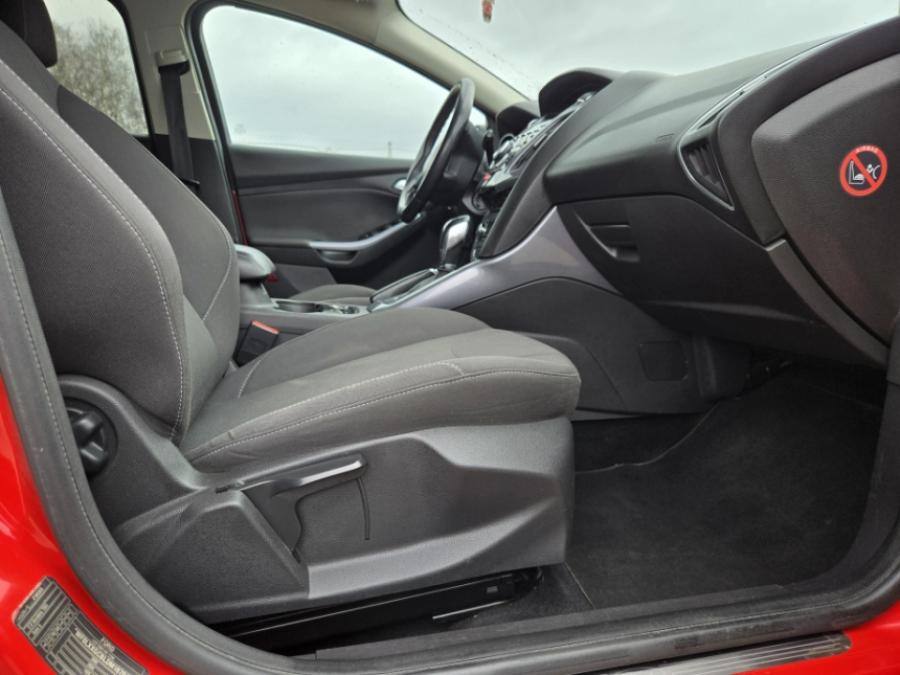Red Ford Focus 2013 in Riga, with an engine capacity of 2.00 L and mileage of 328 thousand km for 4750 €, photo 19 on AUTOMOTO.COM.LV