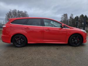 Red Ford Focus 2013 in Riga, with an engine capacity of 2.00 L and mileage of 328 thousand km for 4750 €, photo 24 on AUTOMOTO.COM.LV