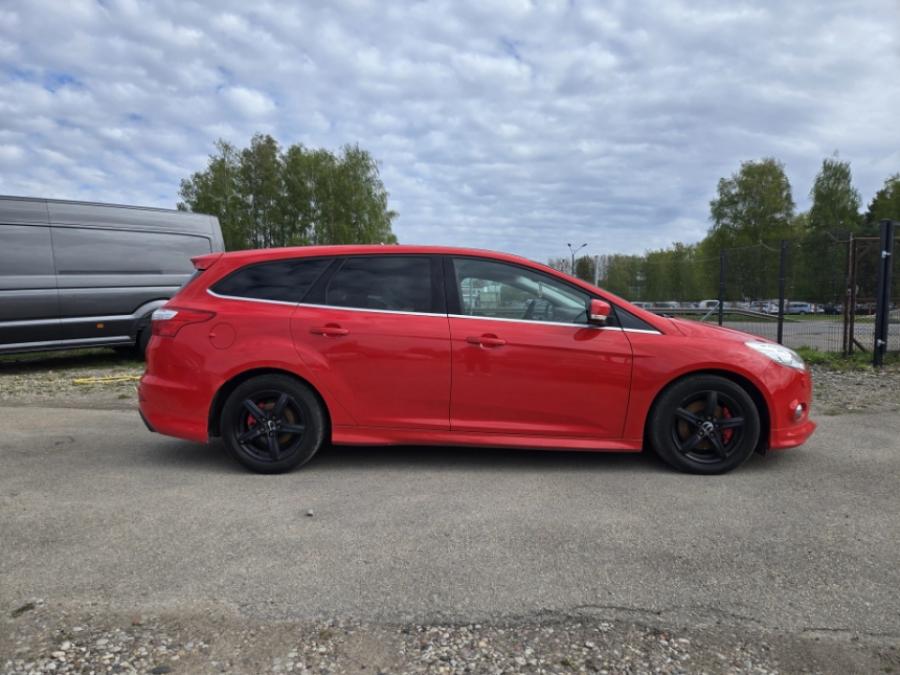 Red Ford Focus 2013 in Riga, with an engine capacity of 2.00 L and mileage of 328 thousand km for 4750 €, photo 25 on AUTOMOTO.COM.LV