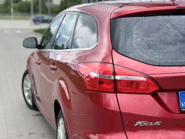 Red Ford Focus 2015 in Rezekne, with an engine capacity of 1.00 L and mileage of 217 thousand km for 5150 €, photo 9 on AUTOMOTO.COM.LV