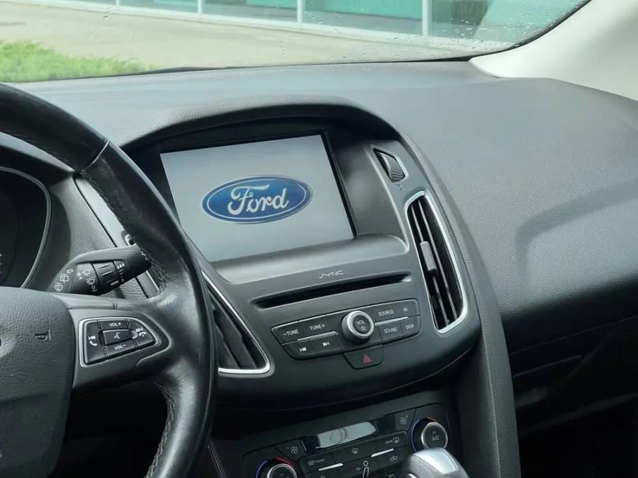 Sarkans Ford Focus 2015 Rēzekne, ar dzinēja tilpumu 1.00 L un nobraukumu 217 tūkst. km par 5150 €, foto 16 vietnē AUTOMOTO.COM.LV
