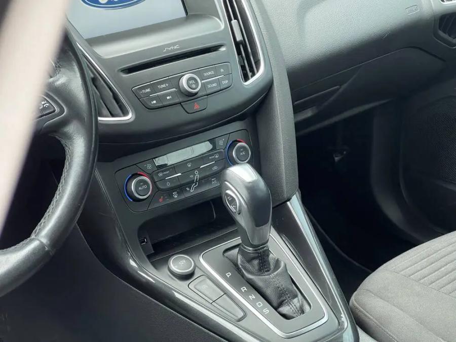 Sarkans Ford Focus 2015 Rēzekne, ar dzinēja tilpumu 1.00 L un nobraukumu 217 tūkst. km par 5150 €, foto 18 vietnē AUTOMOTO.COM.LV