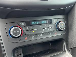 Sarkans Ford Focus 2015 Rēzekne, ar dzinēja tilpumu 1.00 L un nobraukumu 217 tūkst. km par 5150 €, foto 19 vietnē AUTOMOTO.COM.LV
