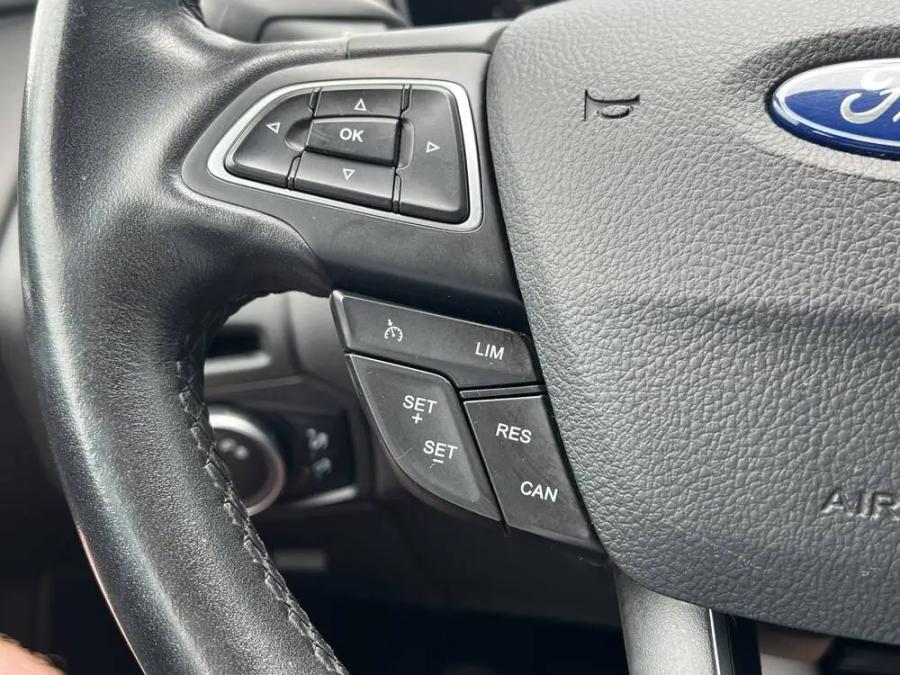 Sarkans Ford Focus 2015 Rēzekne, ar dzinēja tilpumu 1.00 L un nobraukumu 217 tūkst. km par 5150 €, foto 25 vietnē AUTOMOTO.COM.LV