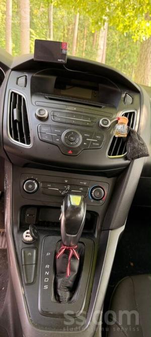 Sarkans Ford Focus 2015 Rīga, ar dzinēja tilpumu 1.50 L un nobraukumu 317 tūkst. km par 3500 €, foto 7 vietnē AUTOMOTO.COM.LV