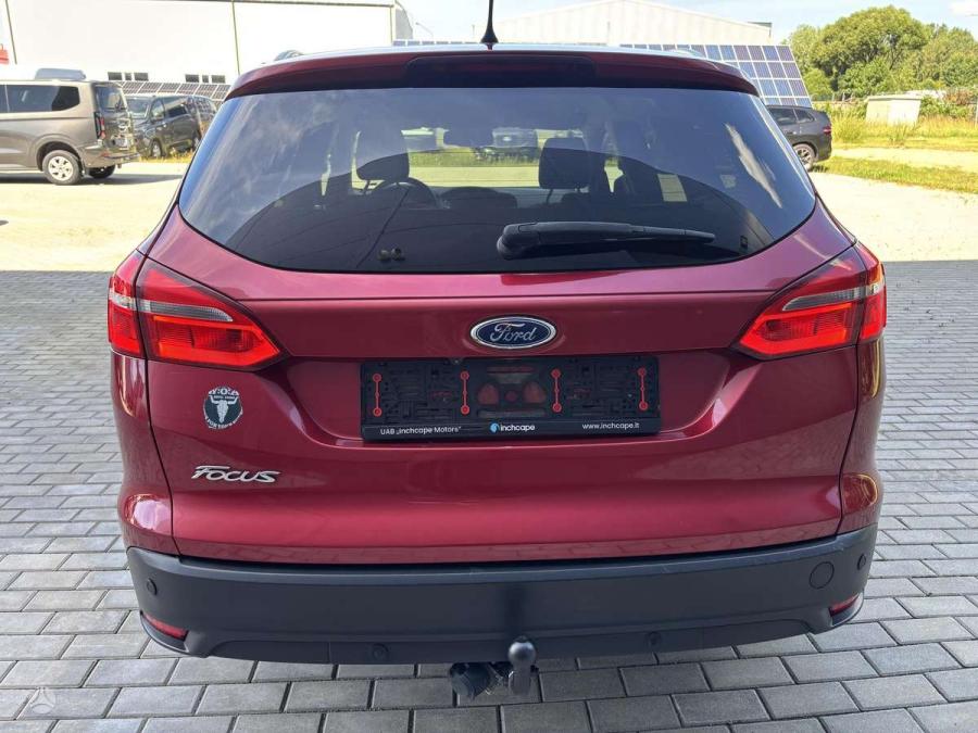 Red Ford Focus 2015 in Klaipeda, with an engine capacity of 1.50 L and mileage of 214 thousand km for 5500 €, photo 5 on AUTOMOTO.COM.LV