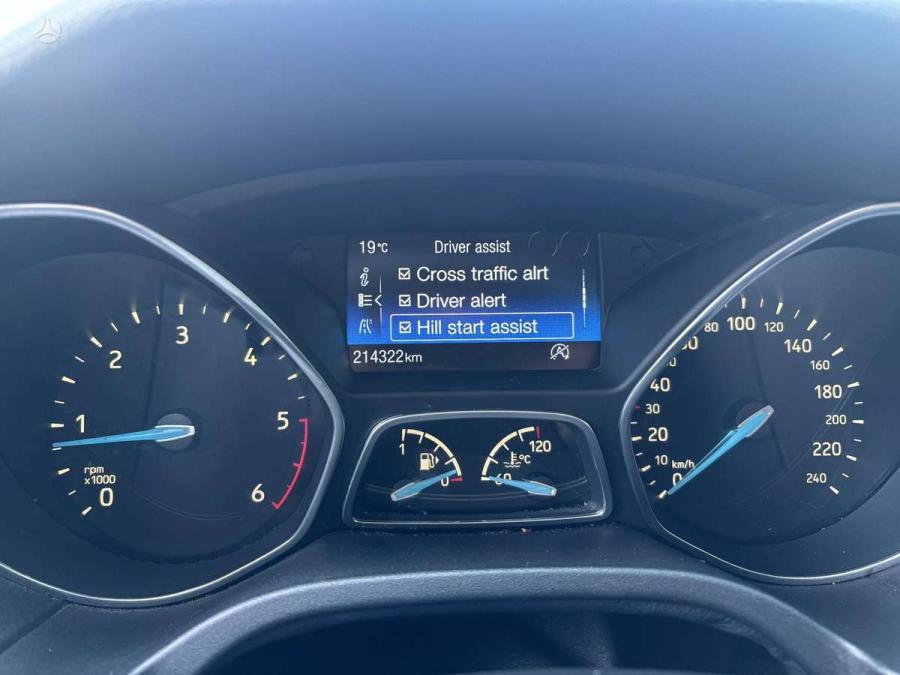 Red Ford Focus 2015 in Klaipeda, with an engine capacity of 1.50 L and mileage of 214 thousand km for 5500 €, photo 13 on AUTOMOTO.COM.LV