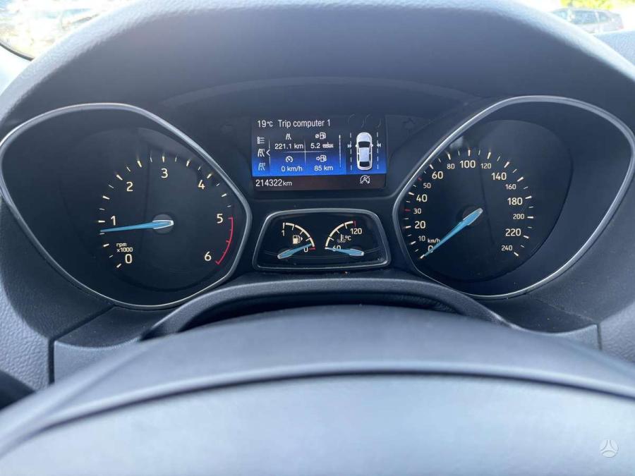 Red Ford Focus 2015 in Klaipeda, with an engine capacity of 1.50 L and mileage of 214 thousand km for 5500 €, photo 15 on AUTOMOTO.COM.LV