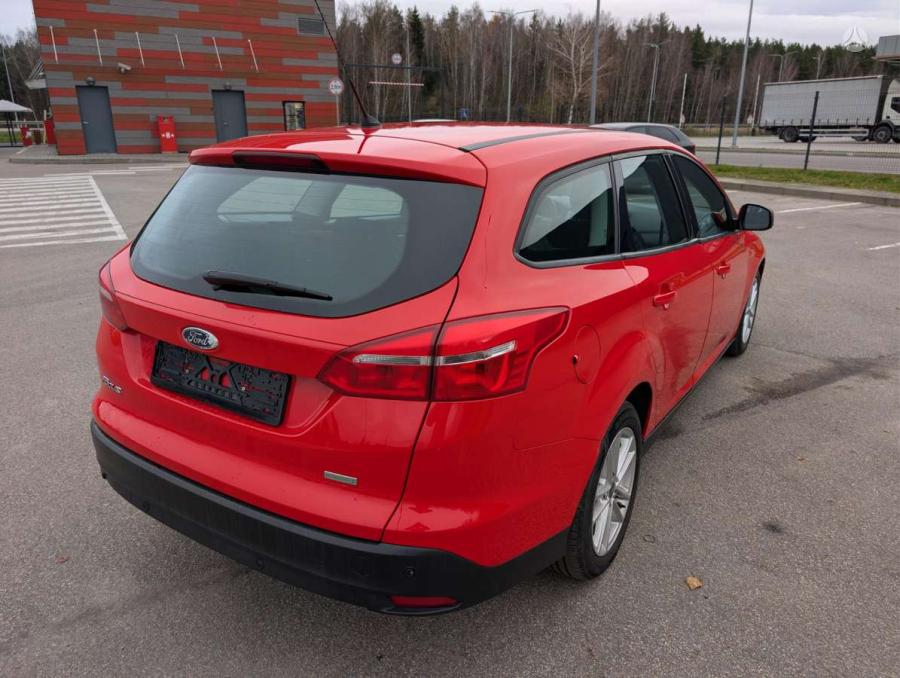 Red Ford Focus 2016 in Kaunas, with an engine capacity of 1.00 L and mileage of 172 thousand km for 4550 €, photo 2 on AUTOMOTO.COM.LV