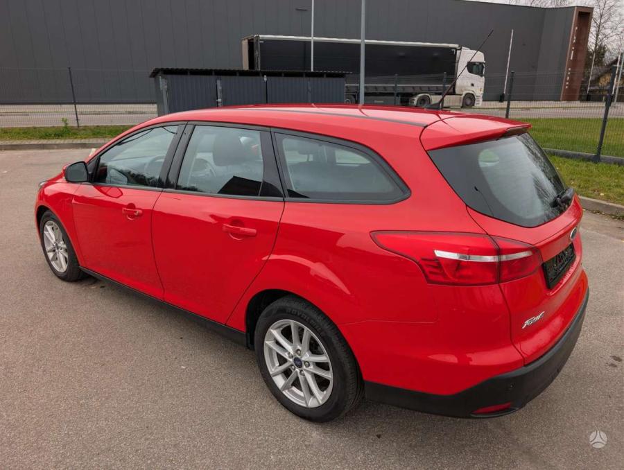 Red Ford Focus 2016 in Kaunas, with an engine capacity of 1.00 L and mileage of 172 thousand km for 4550 €, photo 8 on AUTOMOTO.COM.LV