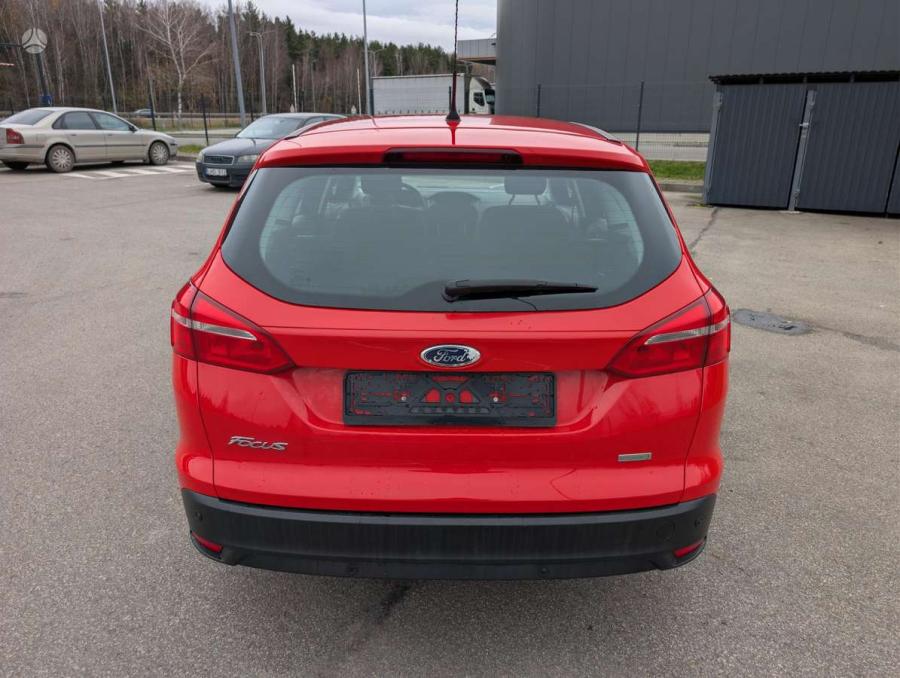 Red Ford Focus 2016 in Kaunas, with an engine capacity of 1.00 L and mileage of 172 thousand km for 4550 €, photo 10 on AUTOMOTO.COM.LV