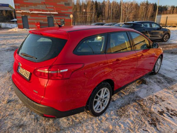 Red Ford Focus 2016 in Kaunas, with an engine capacity of 1.00 L and mileage of 172 thousand km for 4350 €, photo 1 on AUTOMOTO.COM.LV
