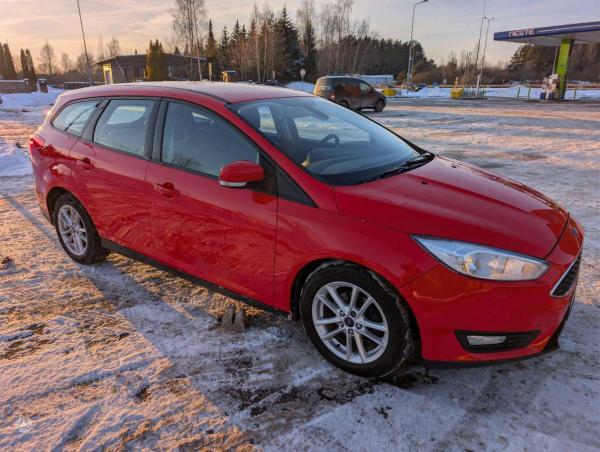 Red Ford Focus 2016 in Kaunas, with an engine capacity of 1.00 L and mileage of 172 thousand km for 4350 €, photo 5 on AUTOMOTO.COM.LV