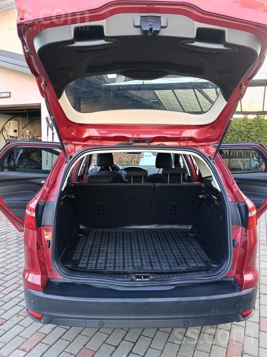Sarkans Ford Focus 2016 Rīga, ar dzinēja tilpumu 1.40 L un nobraukumu 233 tūkst. km par 7700 €, foto 6 vietnē AUTOMOTO.COM.LV