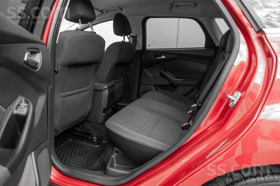 Red Ford Focus 2016 in Riga, with an engine capacity of 1.50 L and mileage of 233 thousand km for 4990 €, photo 11 on AUTOMOTO.COM.LV