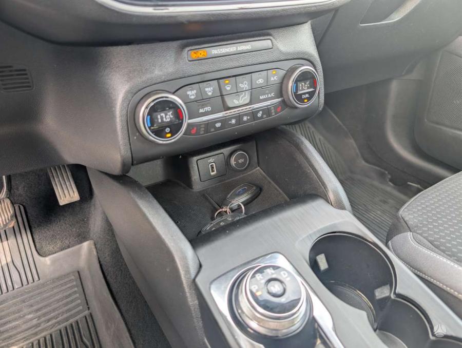 Sarkans Ford Focus 2019 Kauņa, ar dzinēja tilpumu 1.00 L un nobraukumu 289 tūkst. km par 6700 €, foto 16 vietnē AUTOMOTO.COM.LV