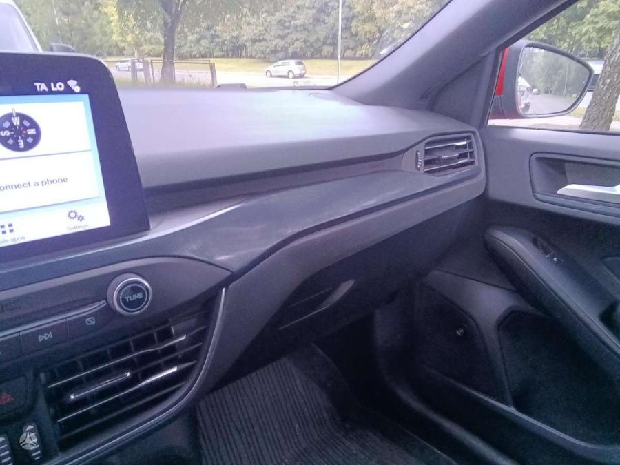 Sarkans Ford Focus 2019 Panevēža, ar dzinēja tilpumu 1.00 L un nobraukumu 57 tūkst. km par 10700 €, foto 5 vietnē AUTOMOTO.COM.LV