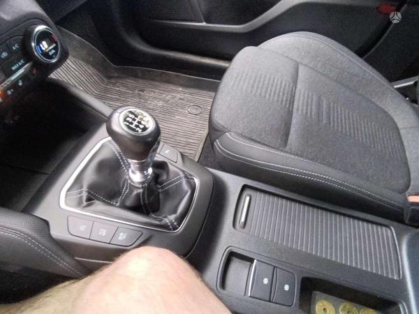 Ford Focus 2019 Panevēža vietnē Sarkans Ford Focus 2019 Panevēža, ar dzinēja tilpumu 1.00 L un nobraukumu 57 tūkst. km par 10700 €, foto 8 vietnē AUTOMOTO.COM.LV