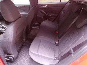 Sarkans Ford Focus 2019 Panevēža, ar dzinēja tilpumu 1.00 L un nobraukumu 57 tūkst. km par 10700 €, foto 16 vietnē AUTOMOTO.COM.LV