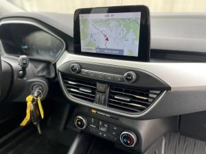 Red Ford Focus 2020 in Riga, with an engine capacity of 1.50 L and mileage of 181 thousand km for 11499 €, photo 16 on AUTOMOTO.COM.LV
