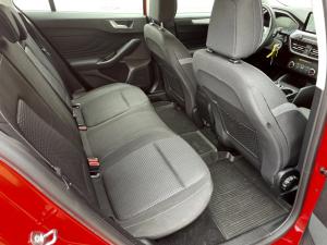 Red Ford Focus 2020 in Riga, with an engine capacity of 1.50 L and mileage of 181 thousand km for 11499 €, photo 18 on AUTOMOTO.COM.LV