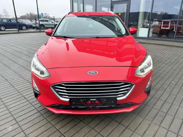 Red Ford Focus 2021 in Kaunas, with an engine capacity of 1.00 L and mileage of 210 thousand km for 9300 €, photo 2 on AUTOMOTO.COM.LV
