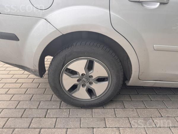 Ford Focus 2007 in Jurmala, with an engine capacity of 1.60 L and mileage of 280 thousand km for 850 €, photo 8 on AUTOMOTO.COM.LV
