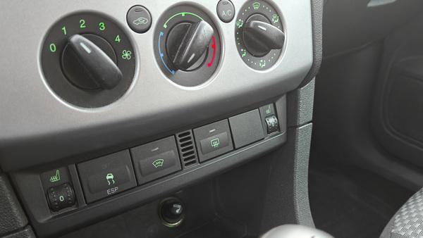 Ford Focus 2005 in Tallinn, with an engine capacity of 1.60 L and mileage of 236 thousand km for 895 €, photo 8 on AUTOMOTO.COM.LV