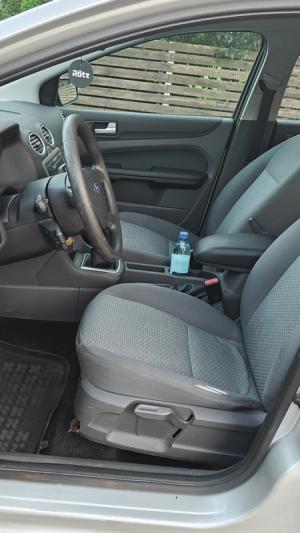 Ford Focus 2005 Tallina, ar dzinēja tilpumu 1.60 L un nobraukumu 236 tūkst. km par 895 €, foto 20 vietnē AUTOMOTO.COM.LV