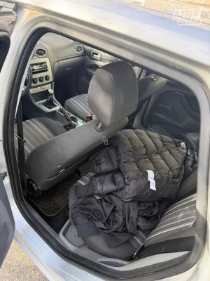 Ford Focus 2009 in Marijampole, with an engine capacity of 1.60 L and mileage of 300 thousand km for 1500 €, photo 10 on AUTOMOTO.COM.LV