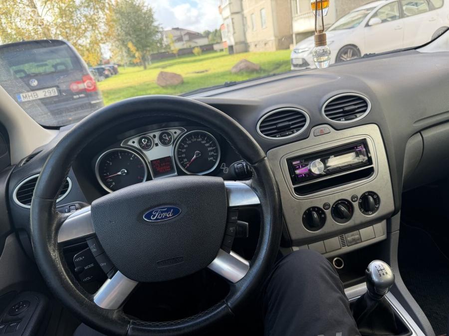 Ford Focus 2009 in Marijampole, with an engine capacity of 1.60 L and mileage of 300 thousand km for 1500 €, photo 13 on AUTOMOTO.COM.LV