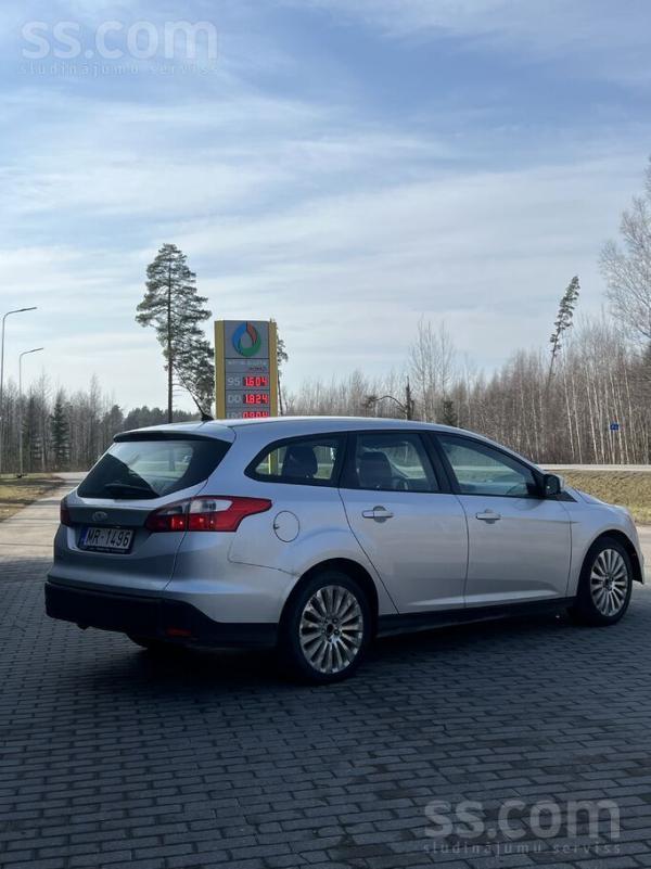 Ford Focus 2013 in Riga, with an engine capacity of 1.60 L and mileage of 326 thousand km for 1400 €, photo 4 on AUTOMOTO.COM.LV